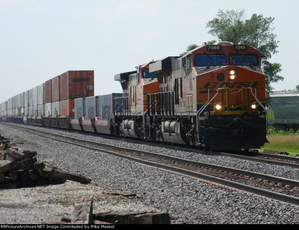 BNSF 7069